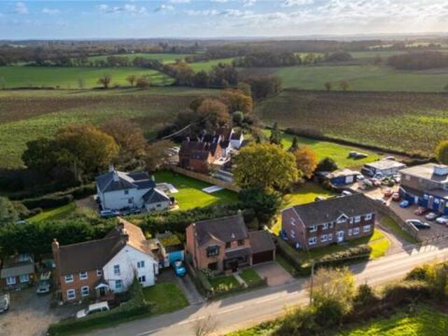 4 Bedroom House Reading West Berkshire 101025426