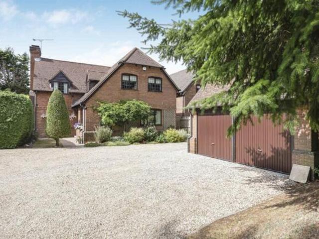 4 Bedroom House Reading Berkshire 101678696