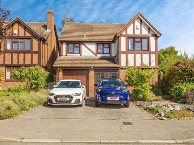 4 Bedroom House Reading Berkshire 98262669