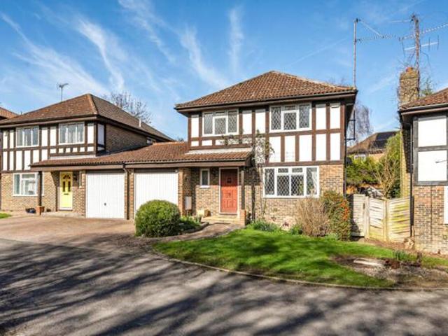 4 Bedroom House Reading Berkshire LS100158475