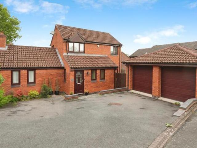 4 Bedroom House Redditch Worcestershire 99808635