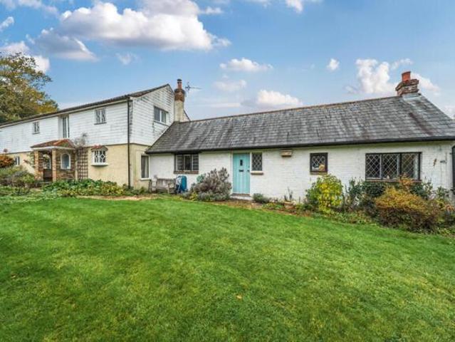 4 Bedroom House Redhill Surrey 98766059