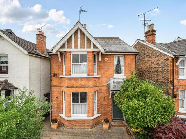 4 Bedroom House Redhill Surrey 99236962