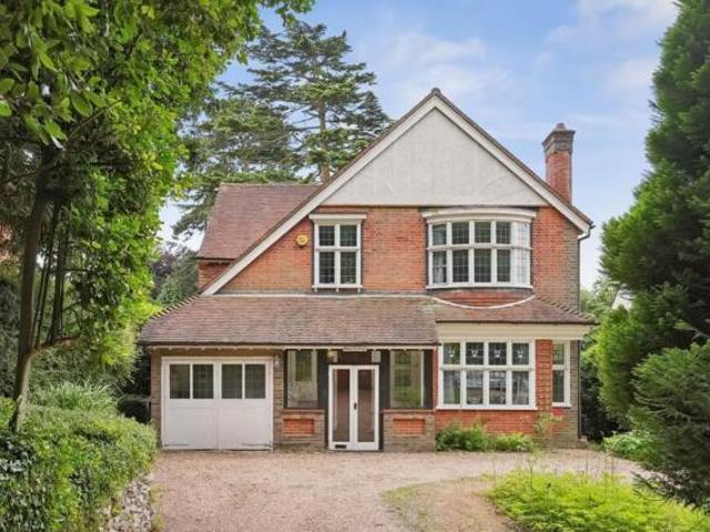 4 Bedroom House Reigate Surrey 98969253