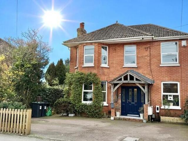 4 Bedroom House Ringwood Hampshire LS101955370