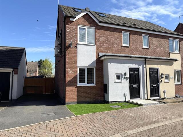 4 Bedroom House Rugeley Staffordshire LS100614864