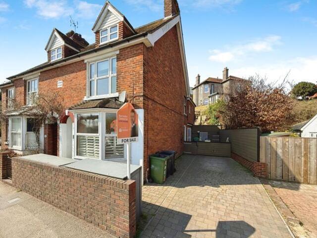 4 Bedroom House Rye East Sussex LS100615058