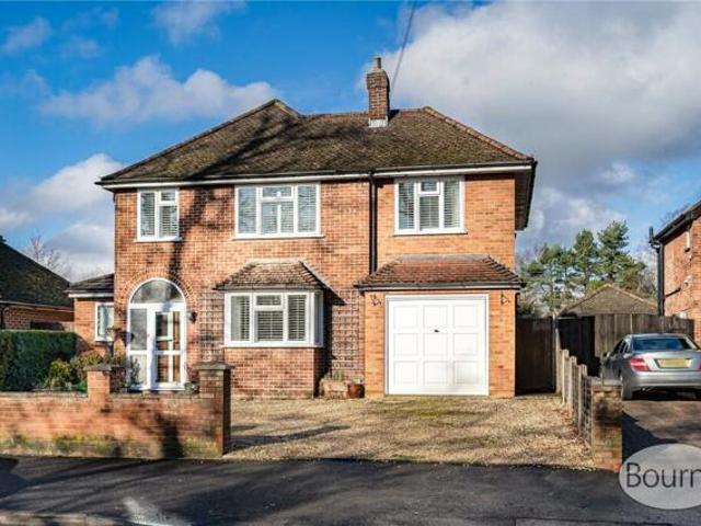 4 Bedroom House Woking Surrey 99895324