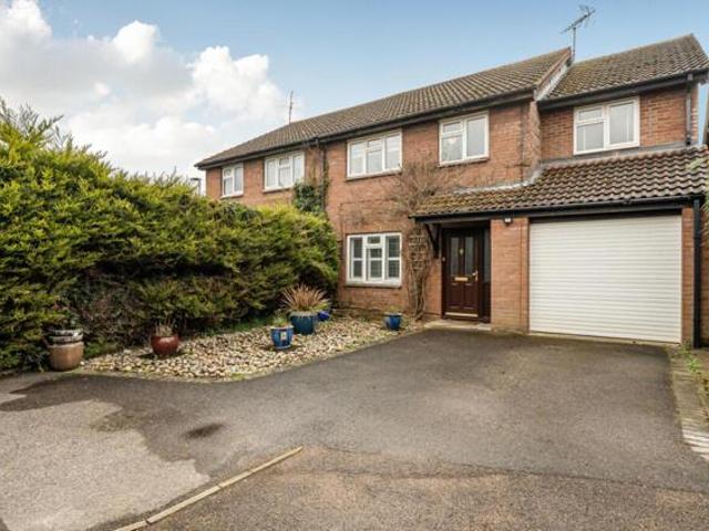 4 Bedroom House Wokingham Berkshire LS101100192