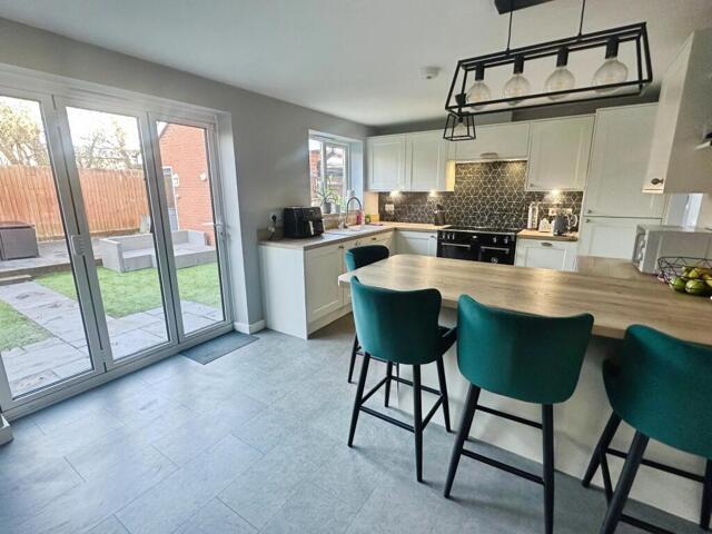 4 Bedroom House Wolverhampton Wolverhampton 99523402