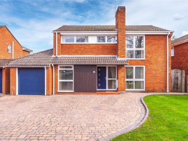 4 Bedroom House Woodley Wokingham LS100649060