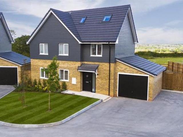 4 Bedroom House Woodside View Woodside View 98386850
