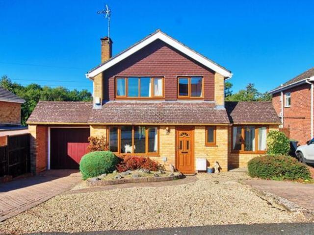 4 Bedroom House Worcester Worcestershire LS99277742