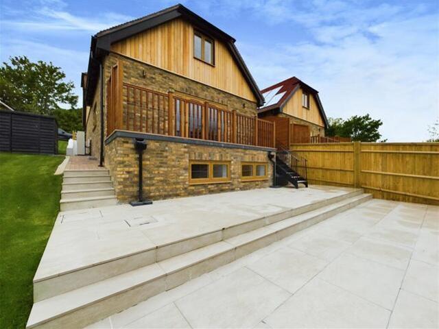 4 Bedroom House Worthing West Sussex 87421509