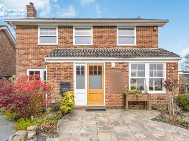4 Bedroom House Waterlooville Hampshire LS100733745