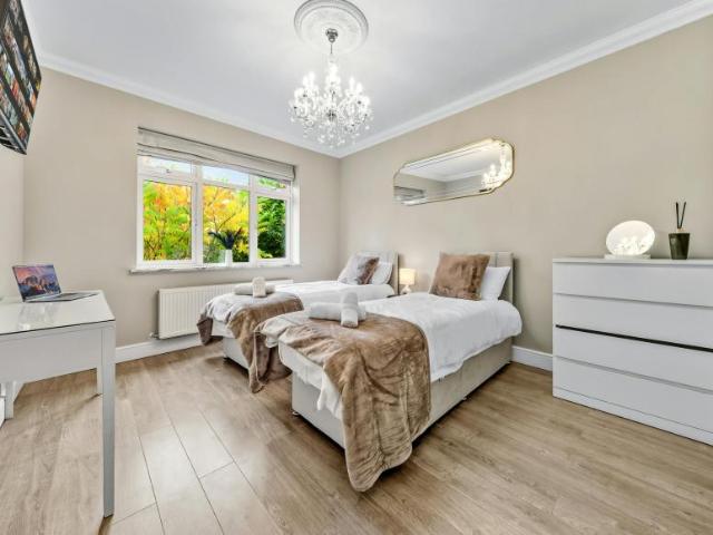 4 Bedroom House Watford Watford 101511411
