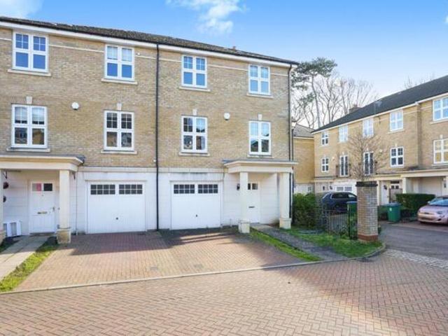 4 Bedroom House Watford Hertfordshire LS100541070