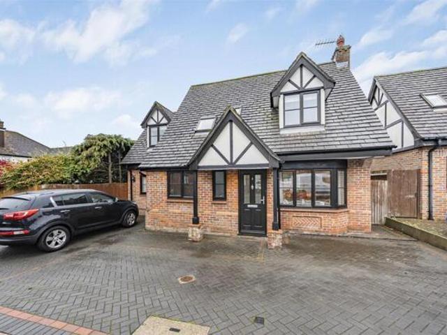 4 Bedroom House Watford Hertfordshire LS100881741