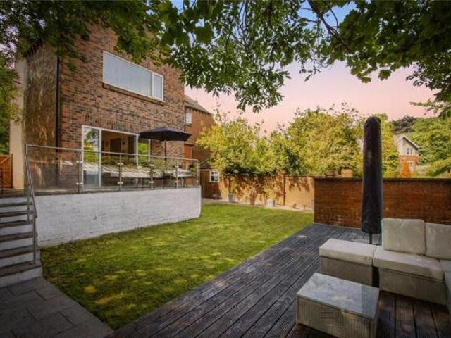 4 Bedroom House Wakefield Wakefield 99029256
