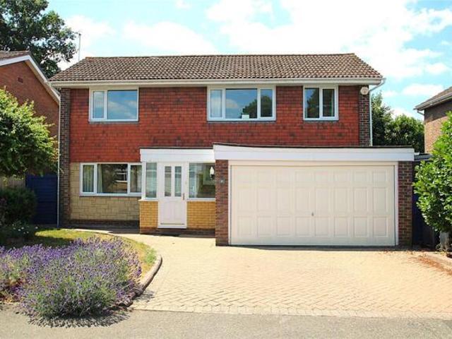 4 Bedroom House Walton On Thames Surrey 98545788