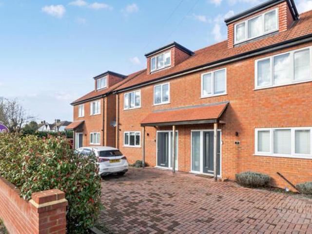 4 Bedroom House Walton On Thames Surrey LS101168666