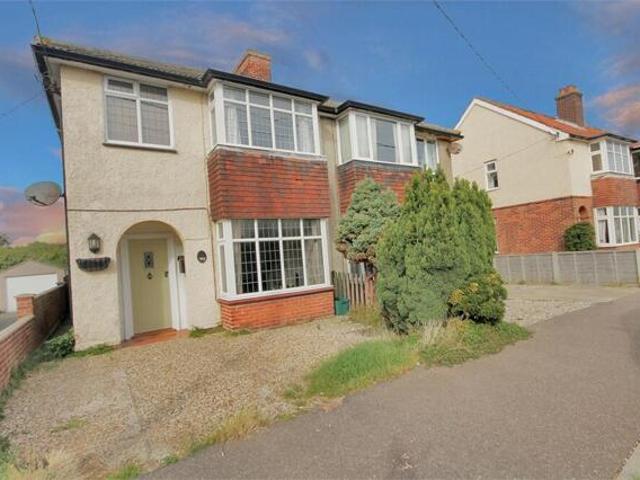4 Bedroom House Walton On The Naze Essex LS101856053