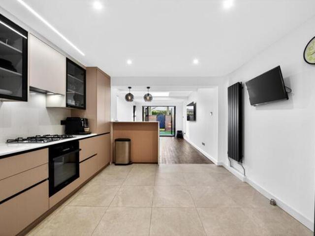 4 Bedroom House Waltham Abbey Essex 101892159