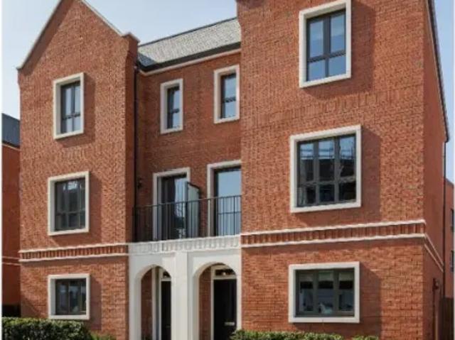 4 Bedroom House Wandsworth London LS102954352