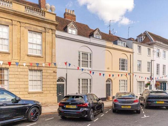 4 Bedroom House Warwick Warwickshire LS99986580