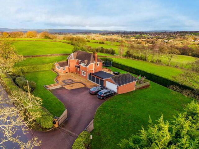 4 Bedroom House Wetley Rocks Wetley Rocks 99735827