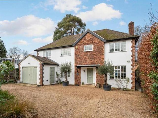 4 Bedroom House Weybridge Surrey 98477165