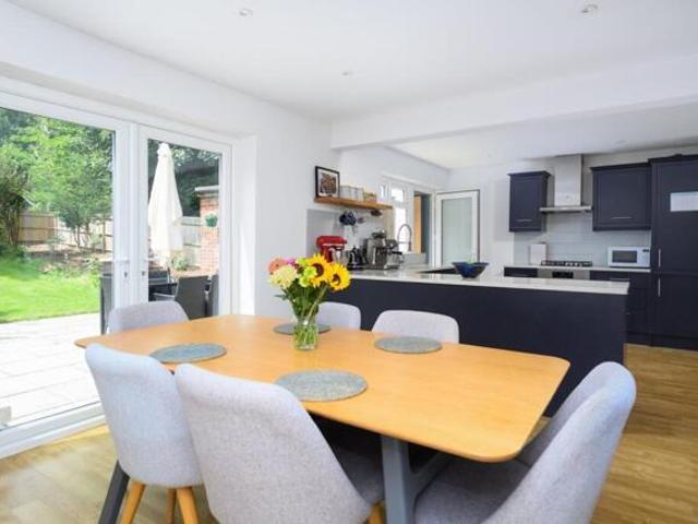 4 Bedroom House Weybridge Surrey 99642005