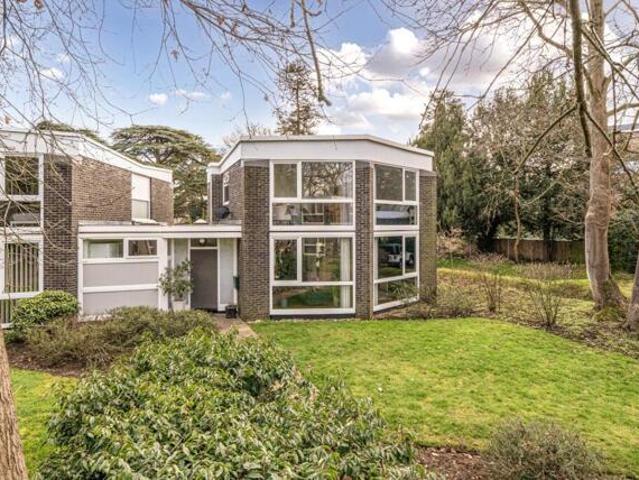 4 Bedroom House Weybridge Surrey LS101379226
