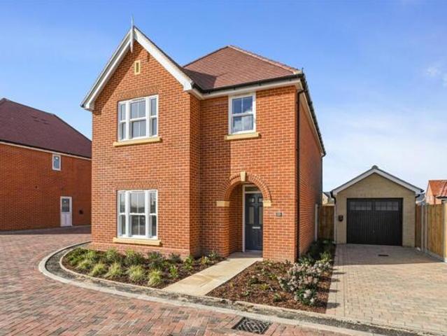 4 Bedroom House Weeley Weeley 101025712