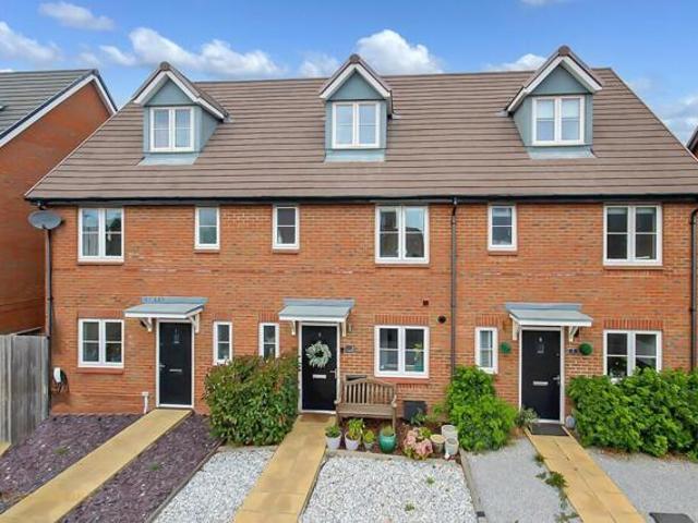 4 Bedroom House West Sussex West Sussex LS99986595