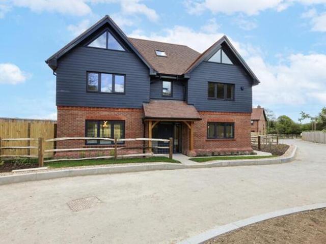 4 Bedroom House West Sussex West Sussex LS101675069