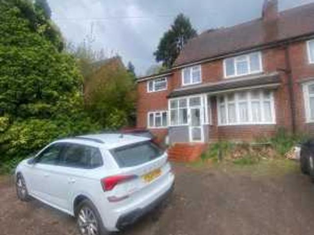 4 Bedroom house with drive and garden