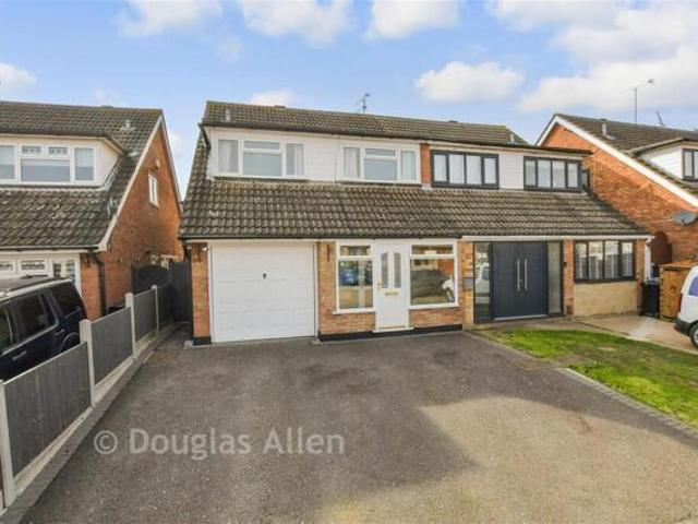4 Bedroom House Wickford Essex LS100503184