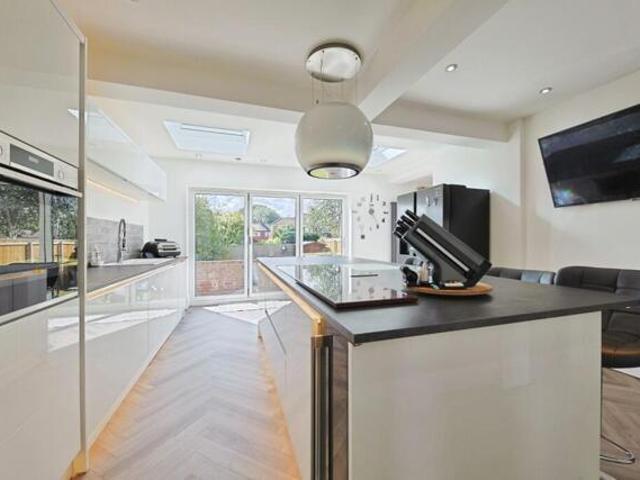 4 Bedroom House Willerby East Riding Of Yorkshire 100426648