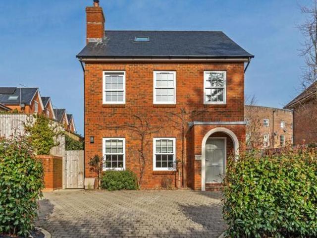4 Bedroom House Winchester Hampshire LS100685366