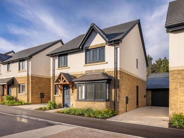 4 Bedroom House Windsor Berkshire 99344770