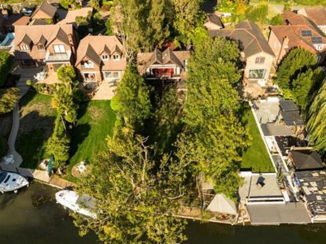 4 Bedroom House Wraysbury Surrey 99773508