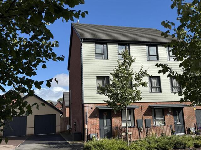 4 Bedroom House Wye Kent 98903465