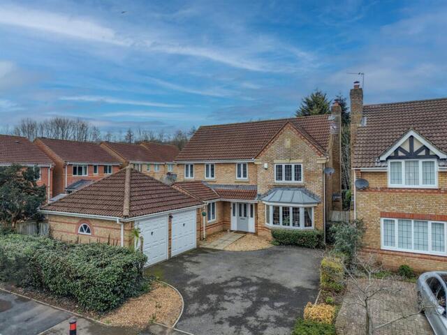 4 Bedroom House Wye Kent LS99344653