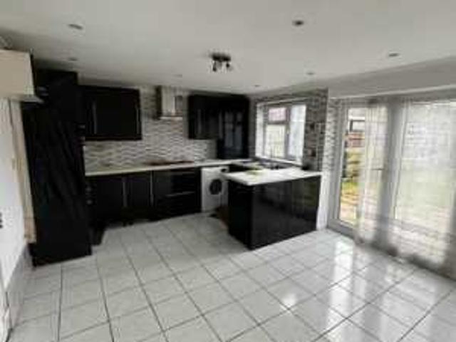 4 BEDROOM HOUSE to LET in ILFORD IG3 8PW