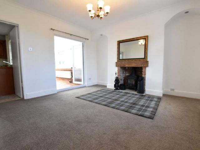 4 bedroom House To Let Total Size: 1410 SQ FT
