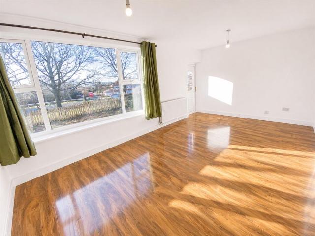 4 bedroom House To Let Total Size: 980 SQ FT