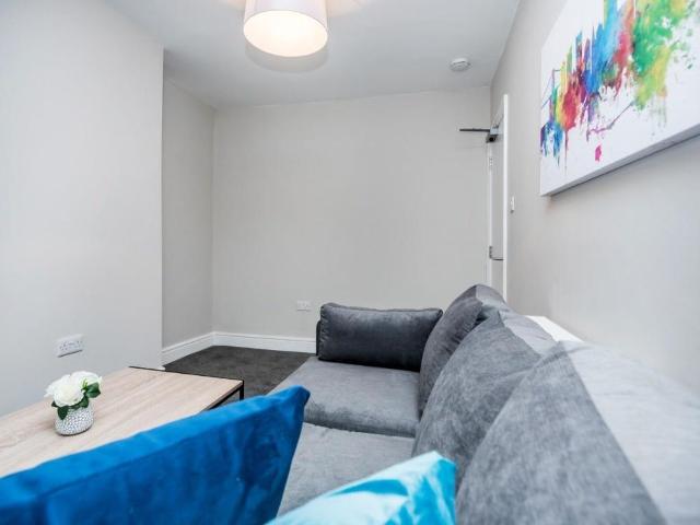 4 bedroom house to rent