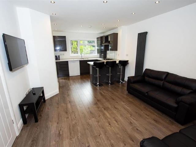 4 bedroom house to rent