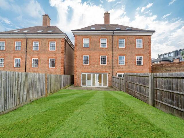 4 bedroom house to rent